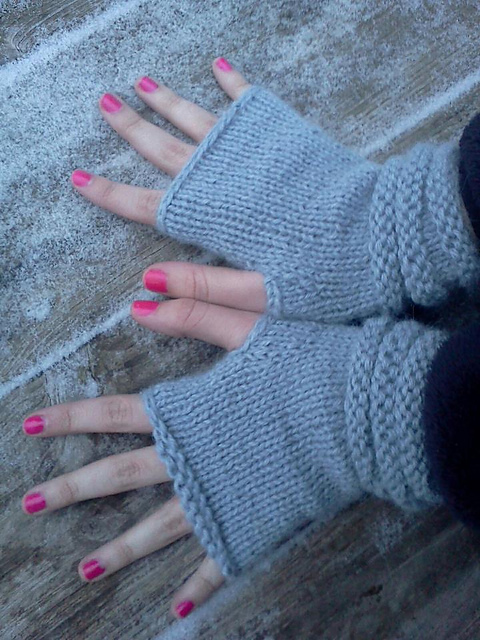 Ravelry: Alpaca Fingerless Mitts pattern by H Quick