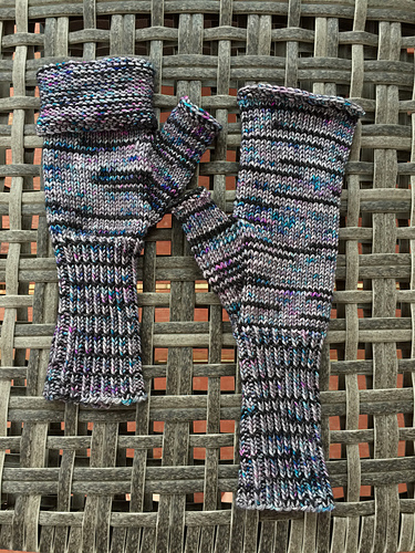 Ravelry: Downtown Fold-Down Mitts pattern by Donnie Herrington