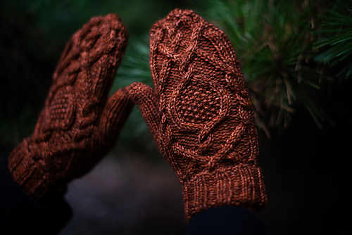 Ravelry: Snowdrift Mittens pattern by Wool & Pine