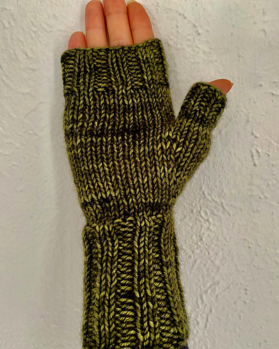 Ravelry: Worsted Wonderland Mittens pattern by Woolen Cottage
