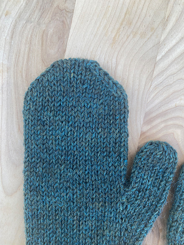 Ravelry: Worsted Wonderland Mittens pattern by Woolen Cottage