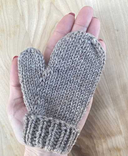 Ravelry: Worsted Wonderland Mittens pattern by Woolen Cottage