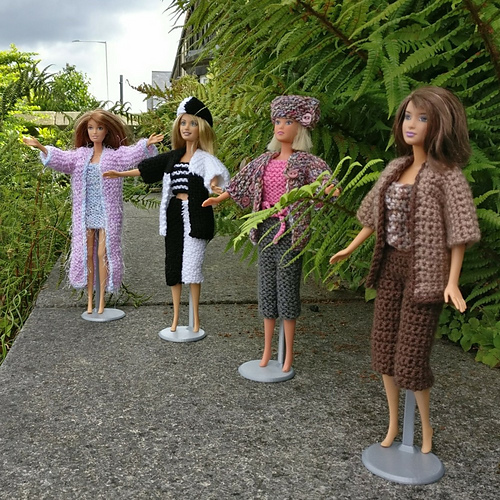 Ravelry: Square Barbie pattern by Woolly Thoughts