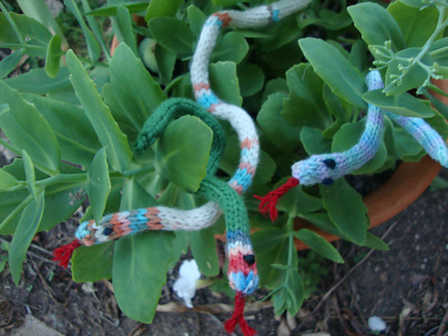 Ravelry: Snakes & Adders pattern by Julia Stanfield