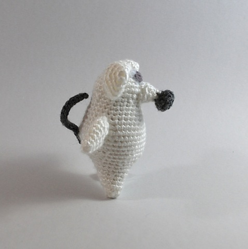 Ravelry: Ghost Mouse pattern by Kim Lapsley