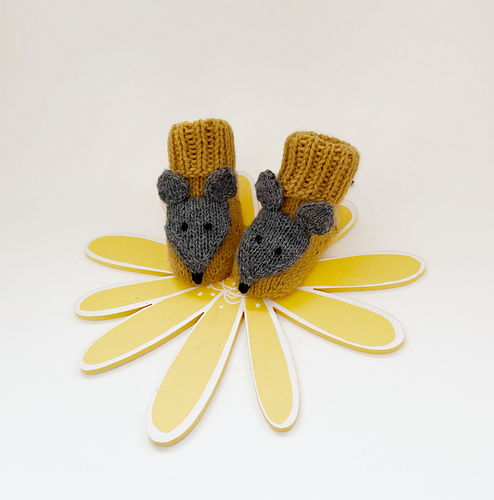 Ravelry: Baby socks MIRA with mice pattern by wooloks