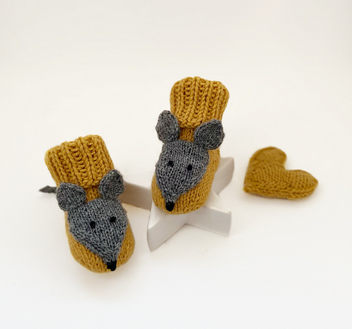 Ravelry: Baby socks MIRA with mice pattern by wooloks