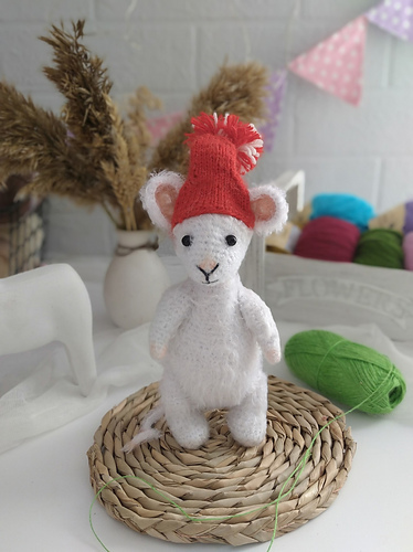 Ravelry: Little Mouse Pete pattern by Ola Oslopova