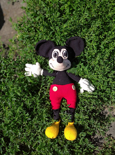 Ravelry: Knitted Boy Mickey Mouse pattern by Ola Oslopova