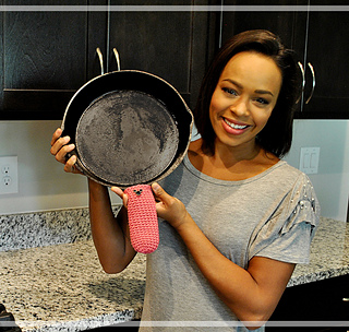 Ravelry: Jennet Skillet Handle Cover pattern by Nicole Rogowski