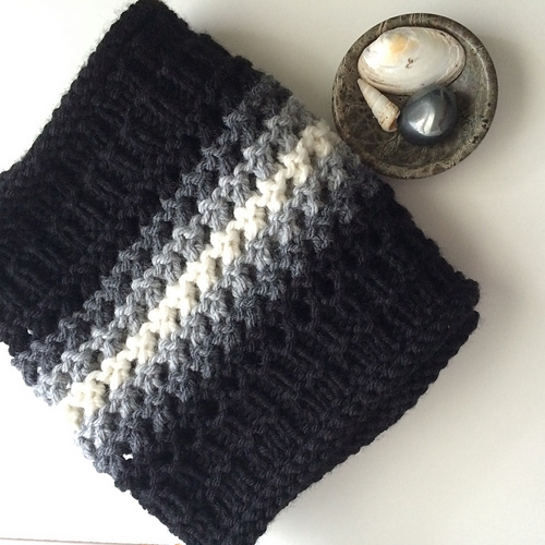 Ravelry: Timan Ridge Cowl pattern by Thread Forward