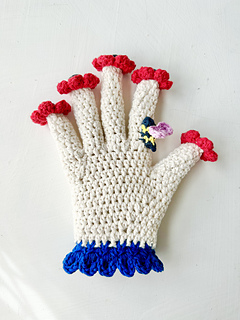 Ravelry: Gloves Flower Bouquet pattern by Yuki Dougherty