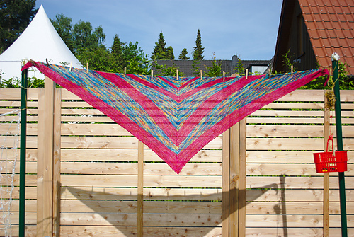 Ravelry: Vee Vee pattern by Mariana Martins