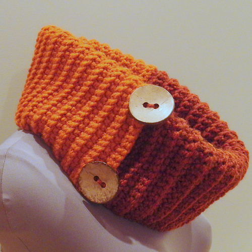 Ravelry: Big Thick Ribbed Button Cowl pattern by Yarn me Silly