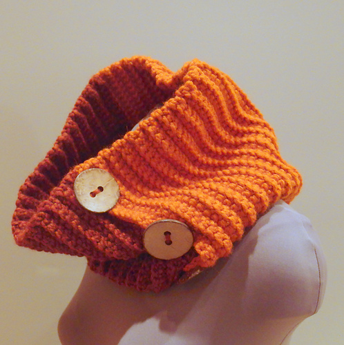 Ravelry: Big Thick Ribbed Button Cowl pattern by Yarn me Silly