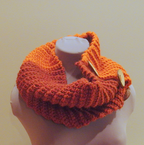 Ravelry: Big Thick Ribbed Button Cowl pattern by Yarn me Silly
