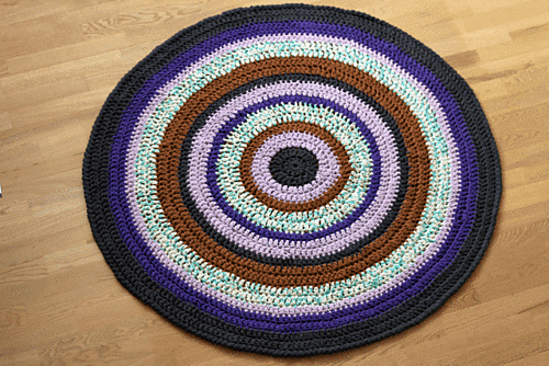 Ravelry: Rundt tæppe i Zpagetti pattern by Yarnfreak