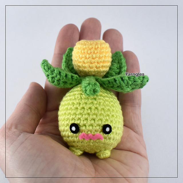 Ravelry: Tiny Smoliv pattern by Yarngles