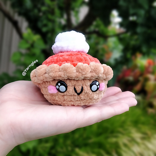 Ravelry: Tiny Pumpkin Pie Pasha pattern by Yuna Fadeeva