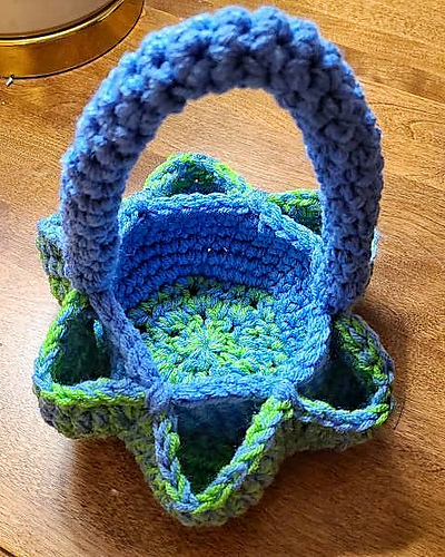 Ravelry: Chicken Egg Collecting Basket pattern by Charlotte Whaley