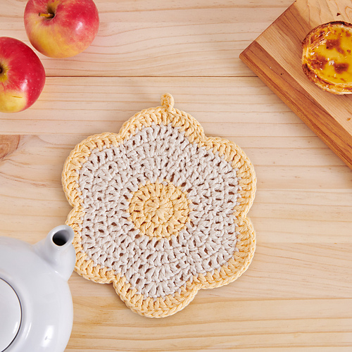 Ravelry: Daisy Do Dishcloth pattern by Yarnspirations Design Studio
