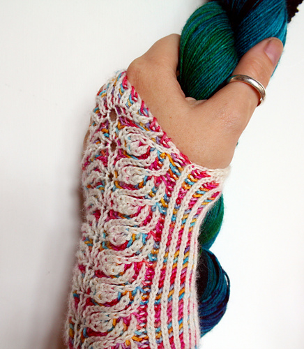 Ravelry: Ariadne Gauntlet pattern by Lollipop Guild Yarns