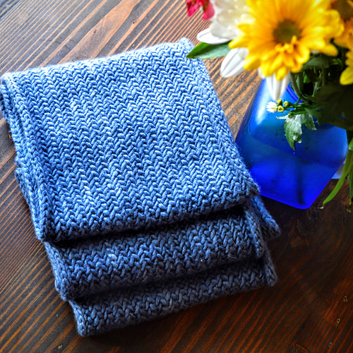Ravelry: Herringbone Infinity Scarf pattern by Yarnthology