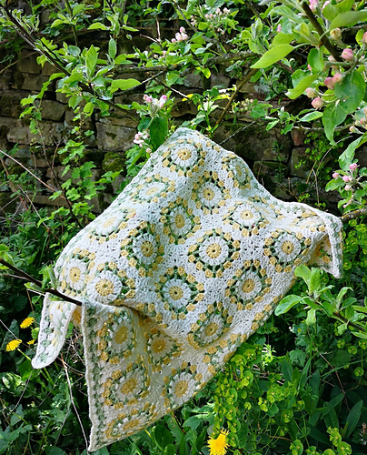 Ravelry: The Daisy Meadow Baby Blanket pattern by Samantha Webb