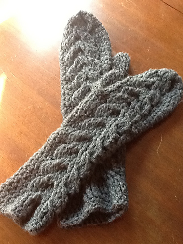 Ravelry: Yaya101's bella's mittens