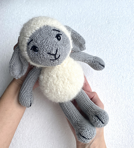 Ravelry: Knitted sheep pattern by Yaya Labs