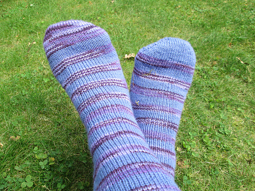 Ravelry: Foot Hugger Socks pattern by Ydun