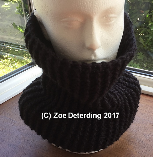 Ravelry: Easy Ribbed Cowl pattern by Zoe Deterding