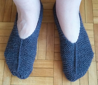 Ravelry: Zoei's Simple Garter Stitch Slippers