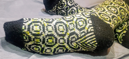 Ravelry: Dragon's Eye pattern by Robyn Goldstein