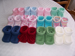 Ravelry: Christine's Stay-On Baby Booties pattern by Christine Bourquin