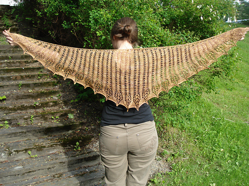 Ravelry: Aurum pattern by Amanda Bjoerge