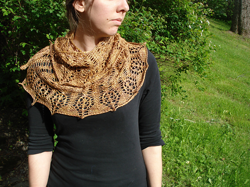 Ravelry: Aurum pattern by Amanda Bjoerge