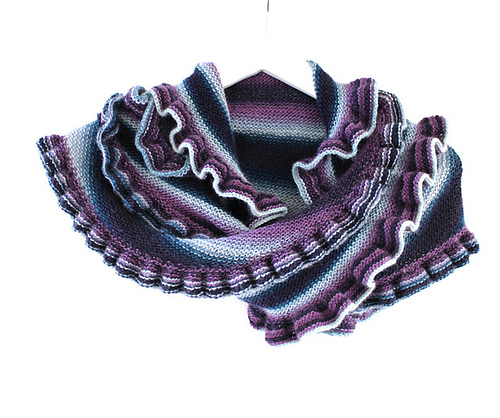 Ravelry: Travelling Ruffles pattern by Angela Juergens