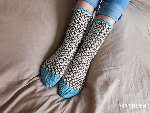 Ravelry: Mint chocolate chip socks pattern by ACCROchet