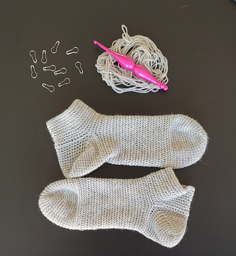 Ravelry: Fishbone crochet ankle socks pattern by ACCROchet