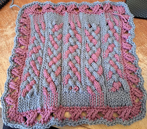 Ravelry: Carré l'Entrelac pattern by Jessica Prévost