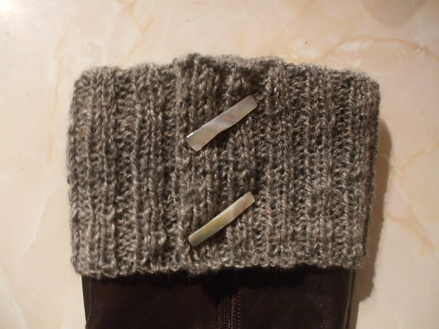 Ravelry: KNITTED BOOT TOPPER / BOOT CUFF pattern by Lauraine Barrs
