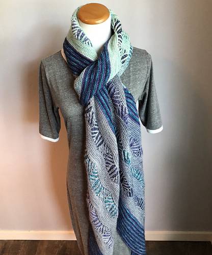 Ravelry: Loro pattern by Lesley Anne Robinson