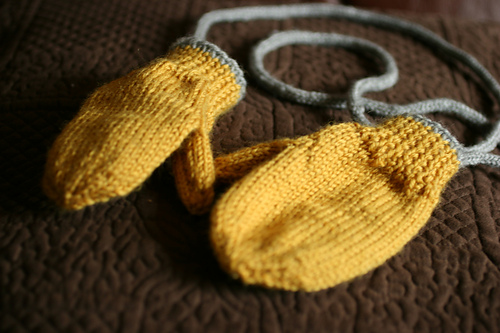 Ravelry: Mittens on Strings pattern by Erika Knight