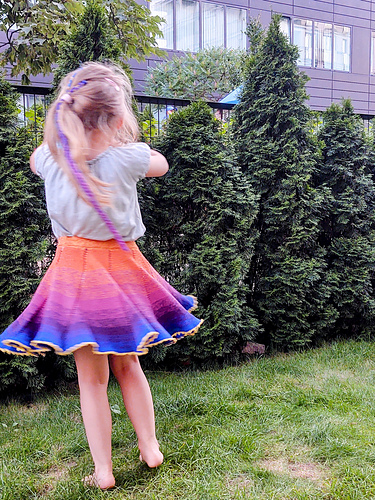 Ravelry: S28-9 Sweet Curtsy pattern by DROPS design
