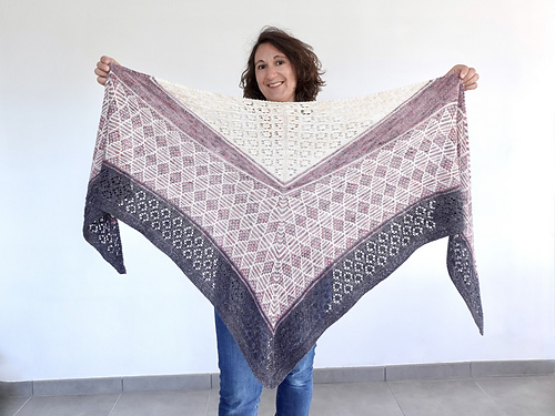 Ravelry: Châle Tesselis pattern by Aglaé Laser