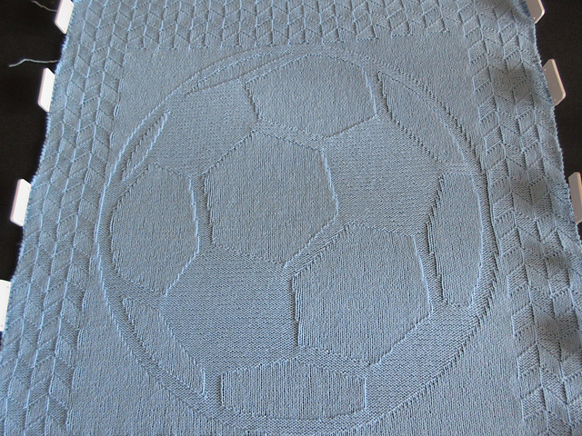 Ravelry: aiko24's Soccer ball blanket