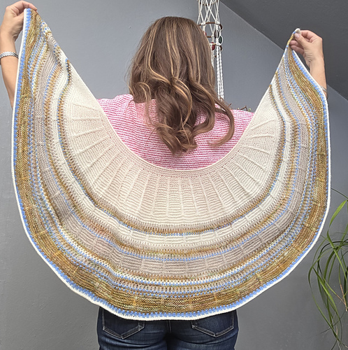 Ravelry: TWIST Shawl pattern by Beatrice Mase