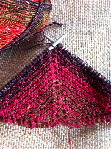 Ravelry: really simple shawlette pattern by aitch creatives