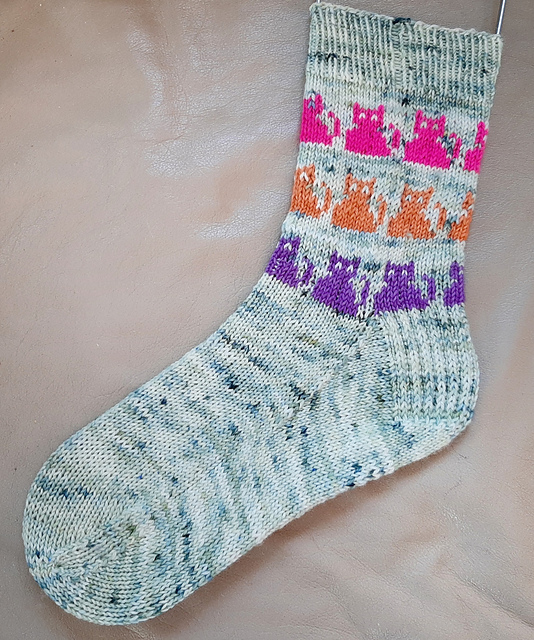 Ravelry: Sittin' Kittens Socks pattern by Amanda Newlin of Bean Blossom ...